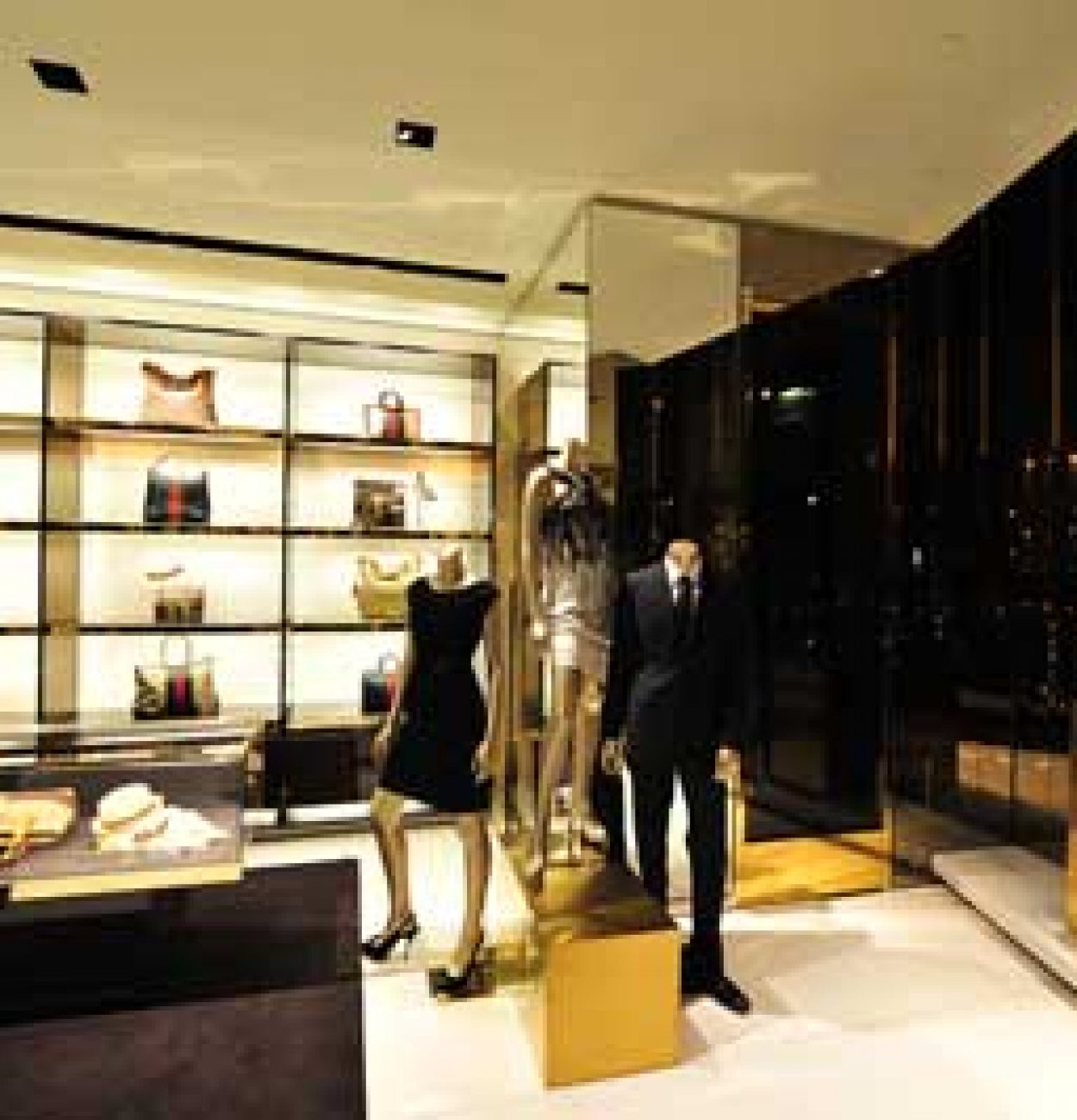 Adina Necula » Primul magazin Gucci in Romania