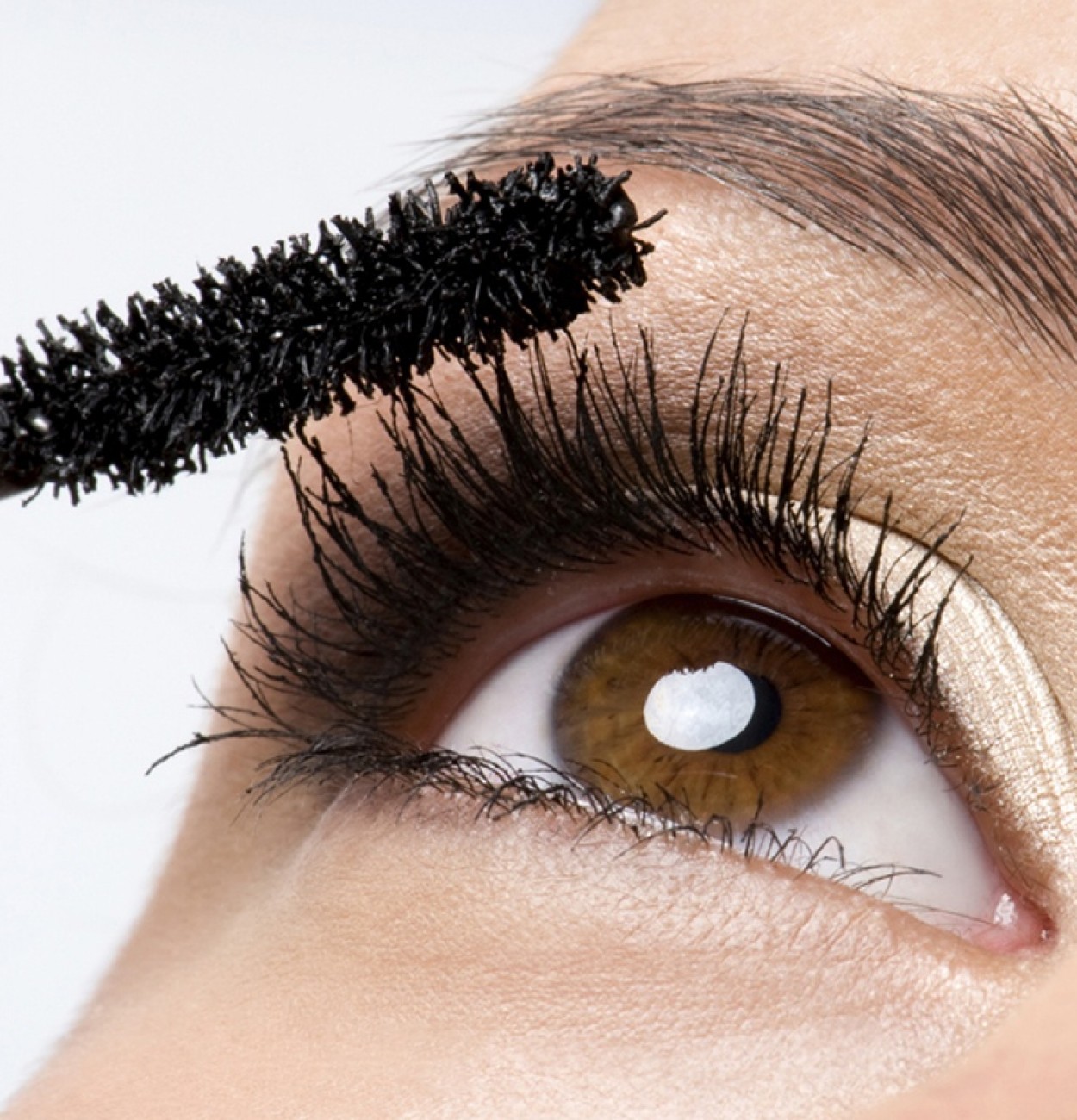 Adina Necula » Cum sa alegi mascara perfecta pentru genele tale